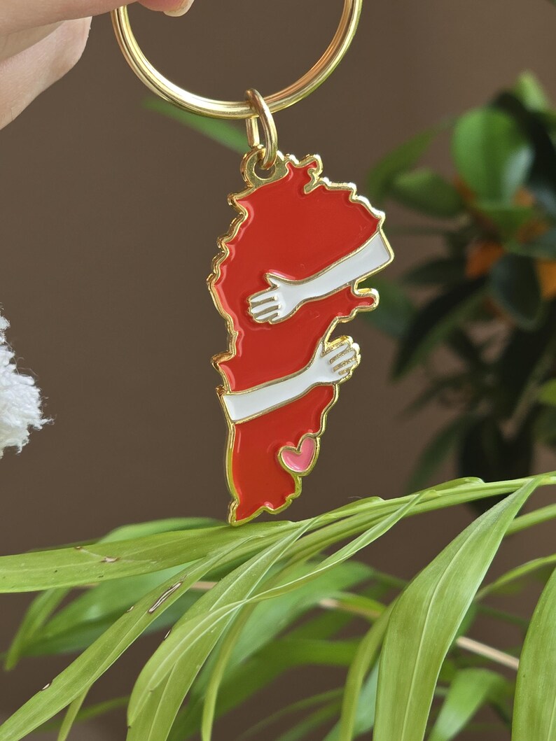 Lebanon Hug Keychain | Lebanese Gift | Gold Enamel | Lebanon Keychain ...