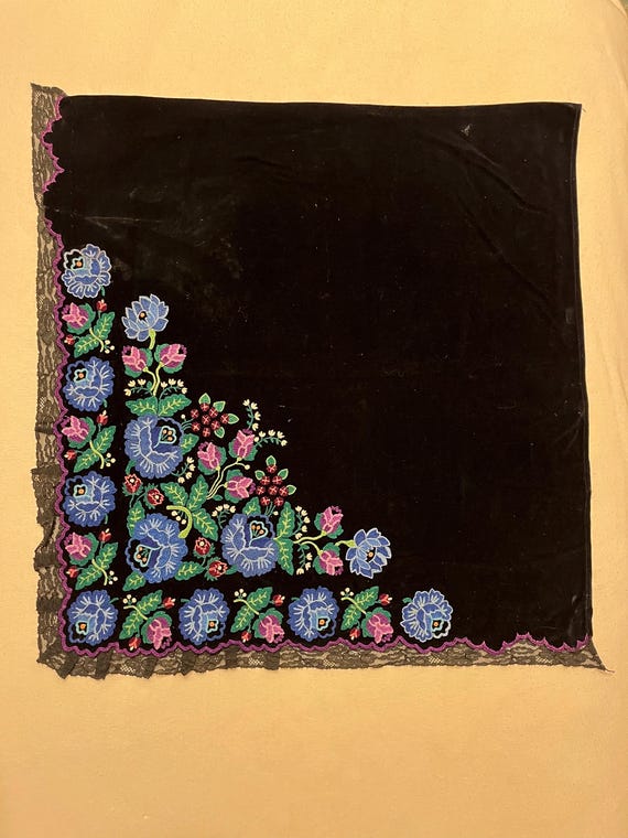 Slovak folklore scarf with gorgeous details - Gem