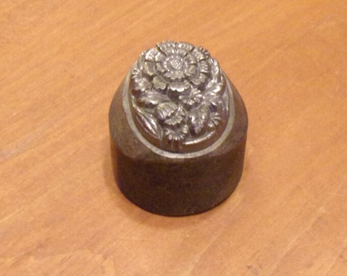 A Solid Steel Hydraulic Machine Floral Tool Die Leatherwork ...