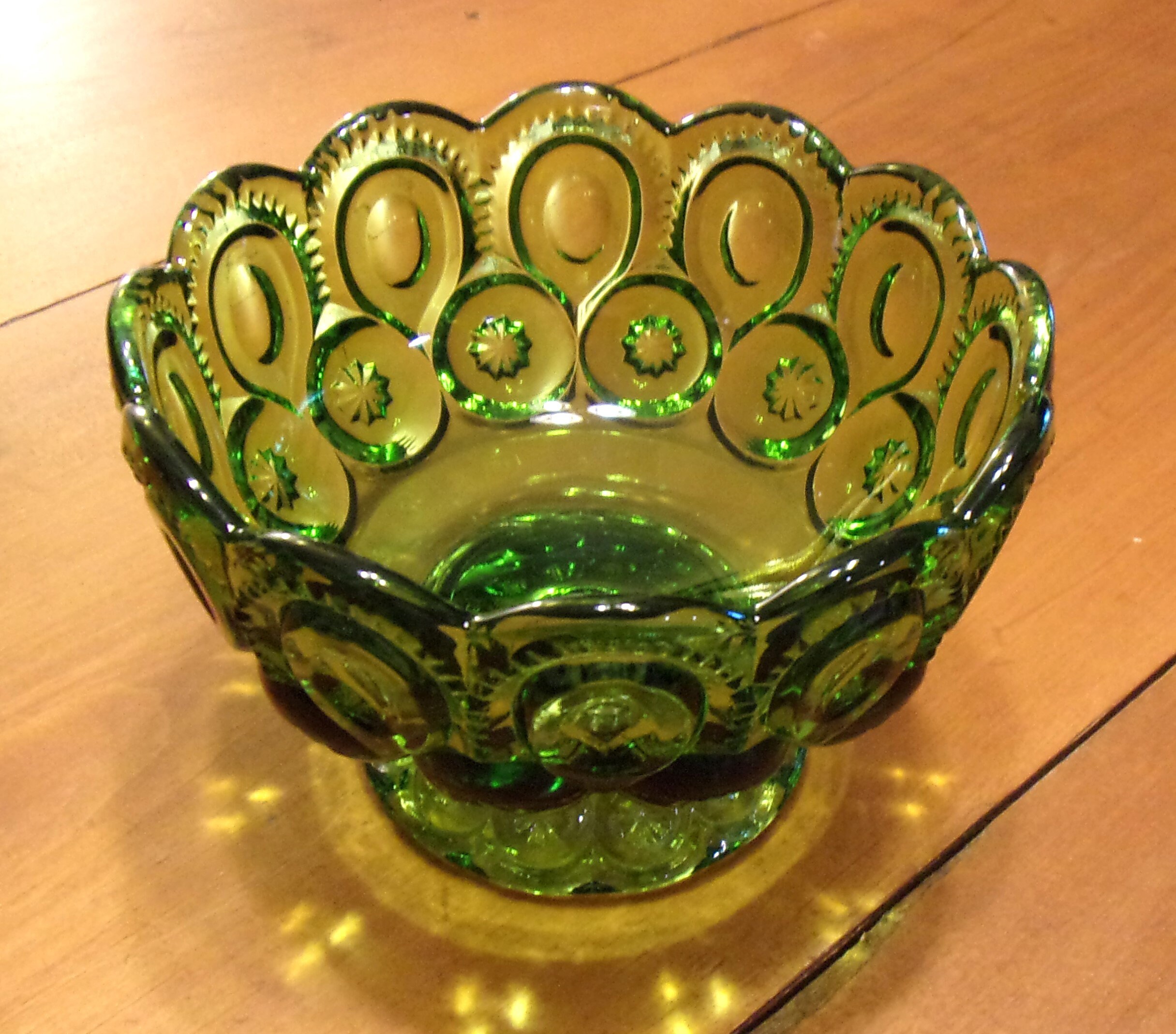 Vintage Emerald Green Pressed Glass Pedestal Bowl Ornate Molded Glass Pattern 4 14 X 6 14
