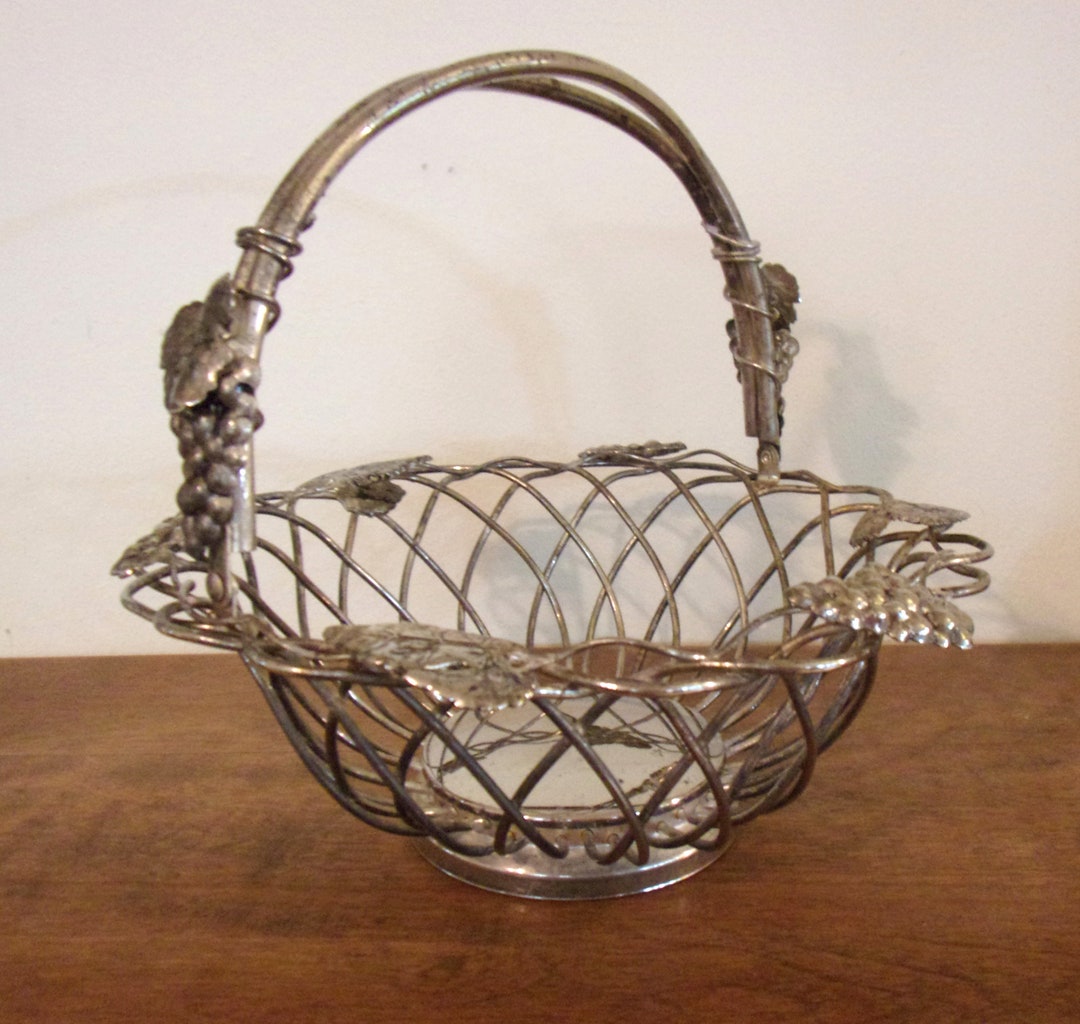 A Vintage Godinger Silverplate Fruit Basket With Ornate Grape Pattern ... A Vintage Godinger Silverplate Fruit Basket With Ornate Grape Pattern ...