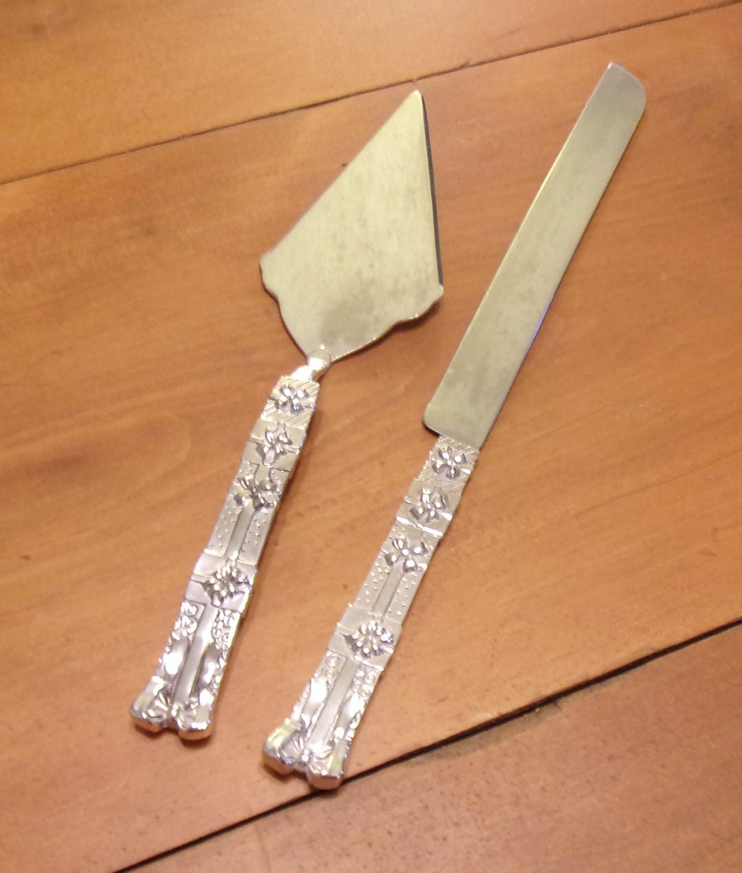 Pair of Large Wallace Silversmiths Silverplate Cake Knife, Pie Cake ...