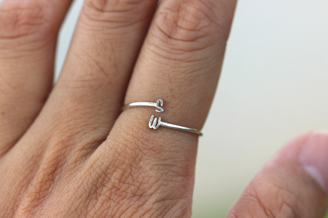 Anillo inicial personalizado de plata de ley anillo de letra - Etsy España