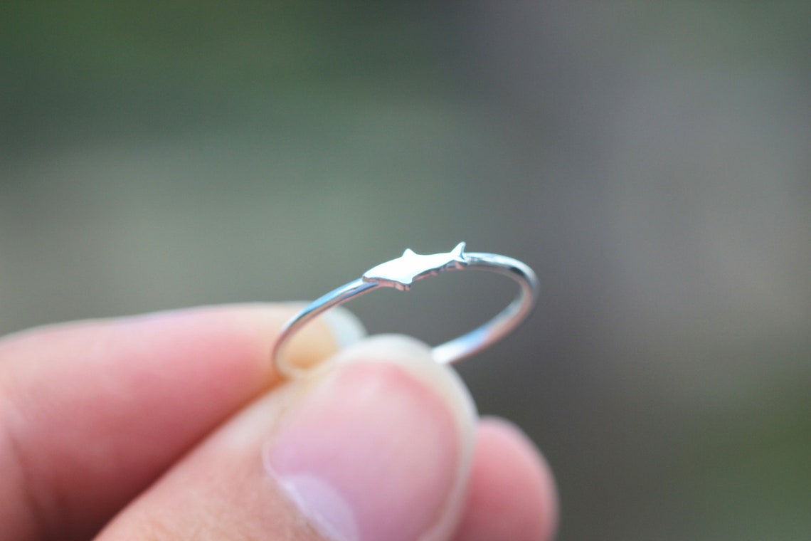 Sólido 925 plata mini anillo de pescado anillo de tiburón | Etsy