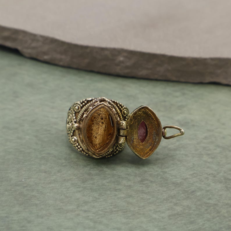 Vintage Poison Ring Gothic Gold Statement Band Black Stone Secret ...