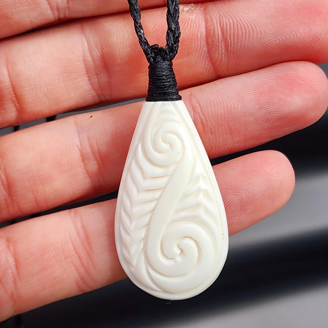 Natural Hand Carved Maori Bone Carving Pendant Necklace - Carved Patu ...