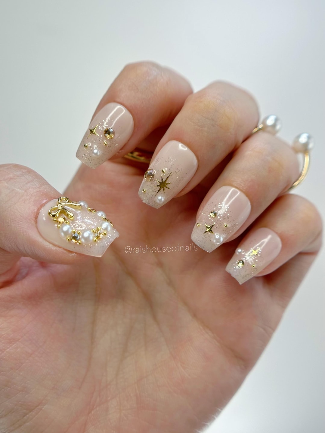 Gold Christmas Wreath Press on Nails With Pearls and Star Accents - Etsy