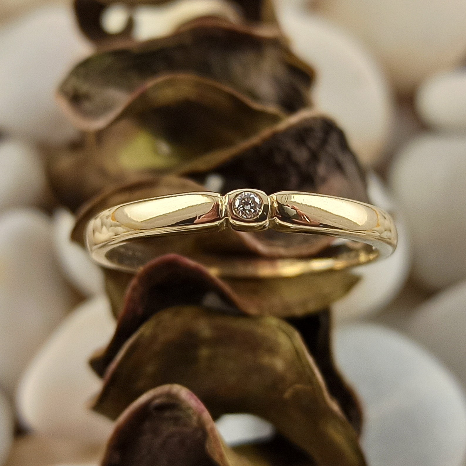 Everyday Use Simple Ring With Natural Diamond in Made of 18 Carat ...
