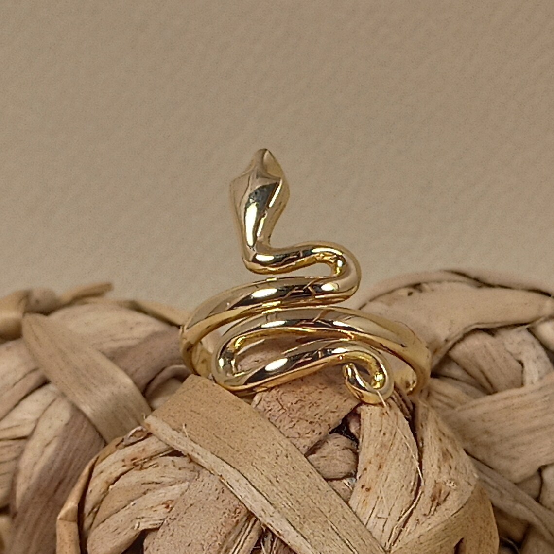 Simple elegant snake shape ring in 18 carat solid yellow | Etsy