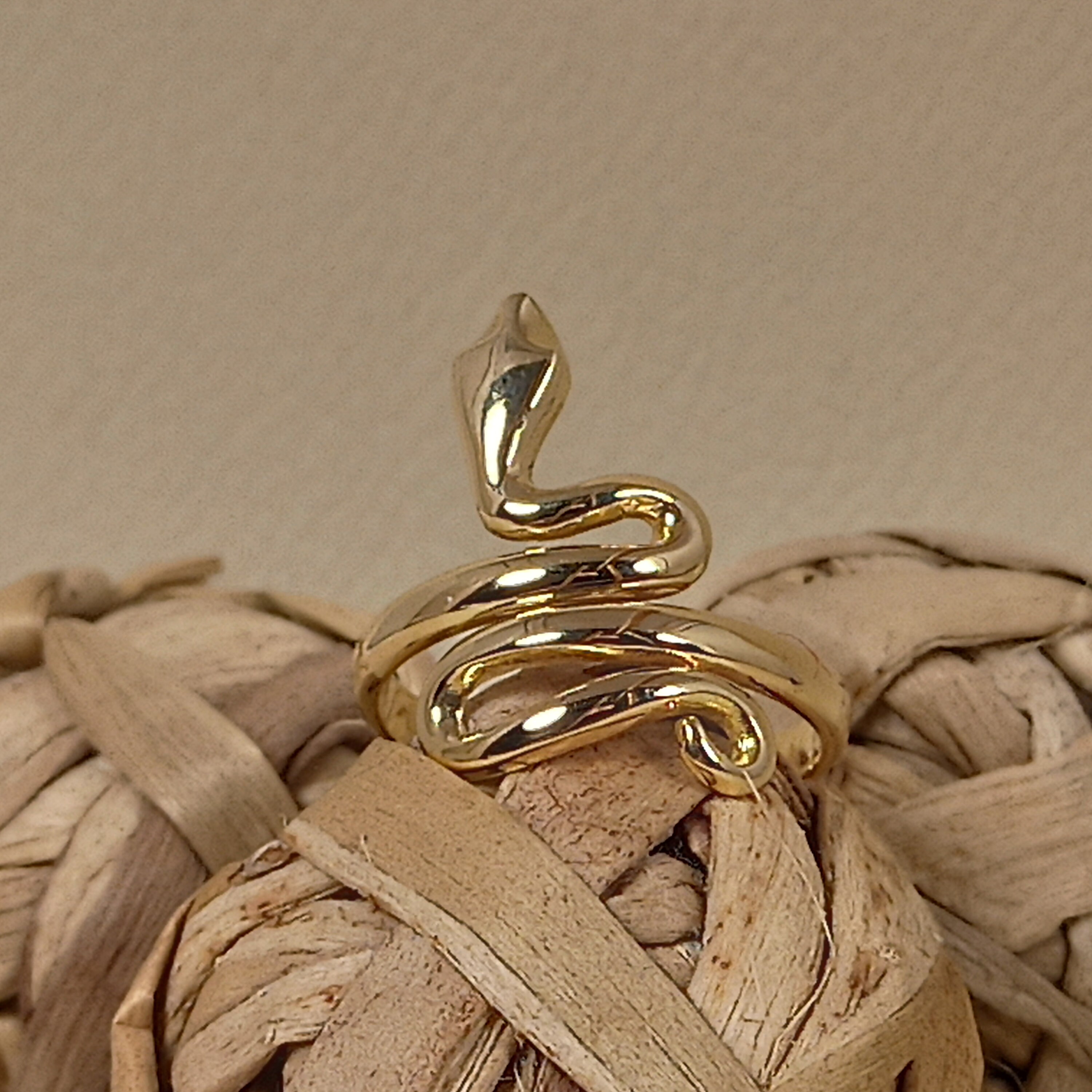 Simple elegant snake shape ring in 18 carat solid yellow | Etsy
