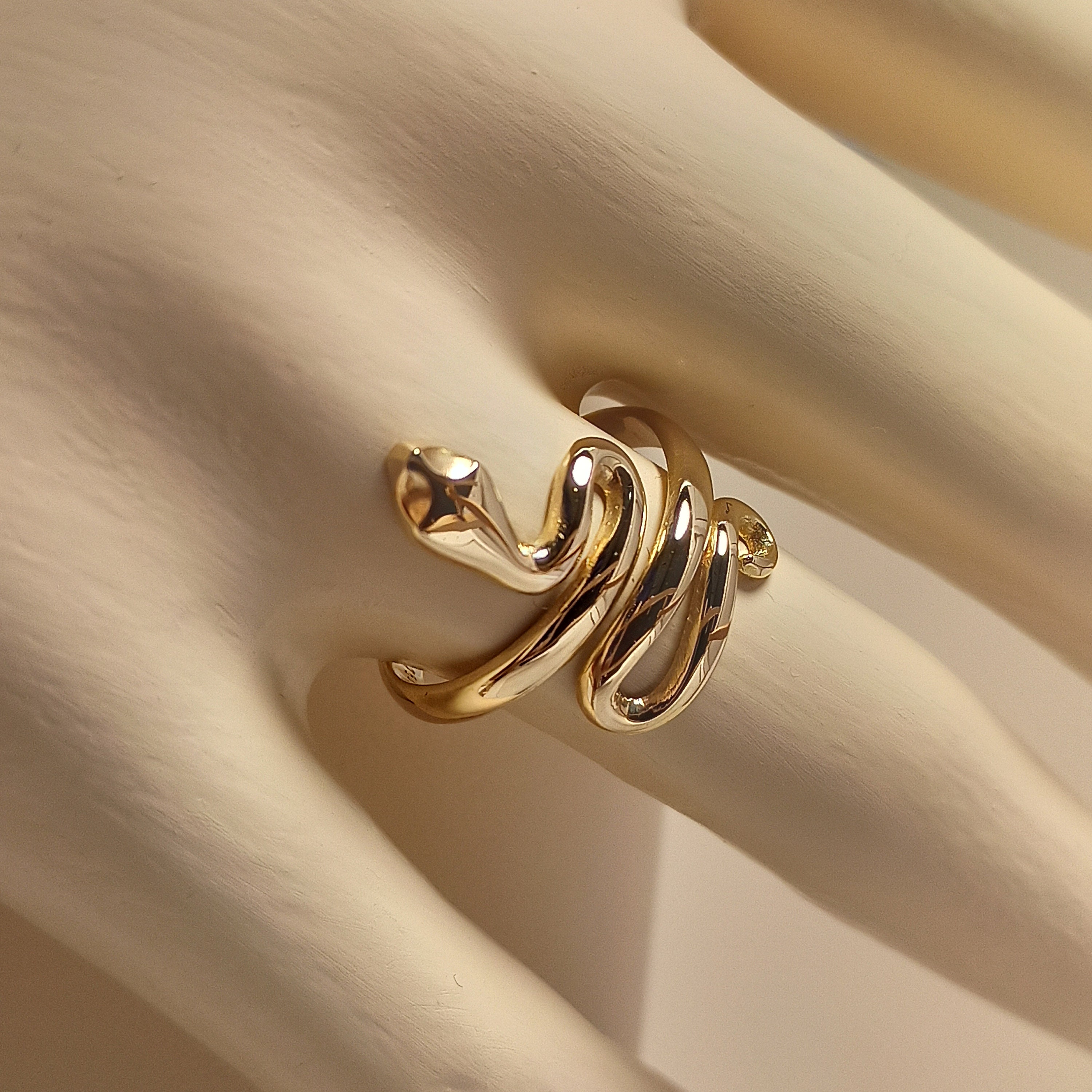 Simple elegant snake shape ring in 18 carat solid yellow | Etsy