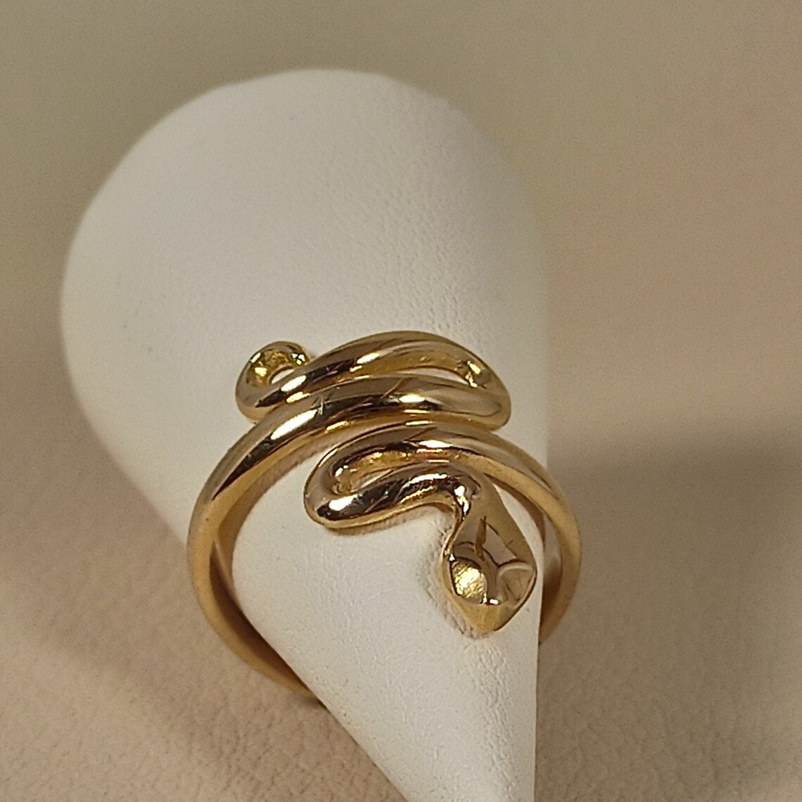 Simple elegant snake shape ring in 18 carat solid yellow | Etsy