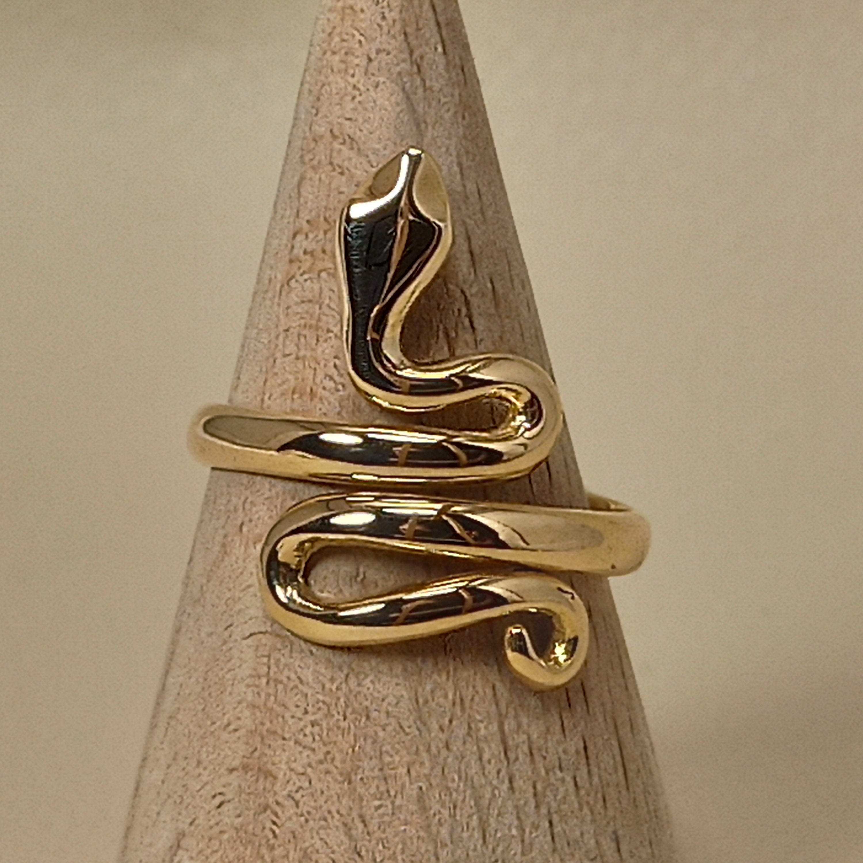 Simple elegant snake shape ring in 18 carat solid yellow | Etsy