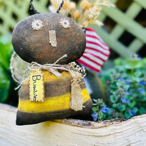 Primitive Bee - Etsy