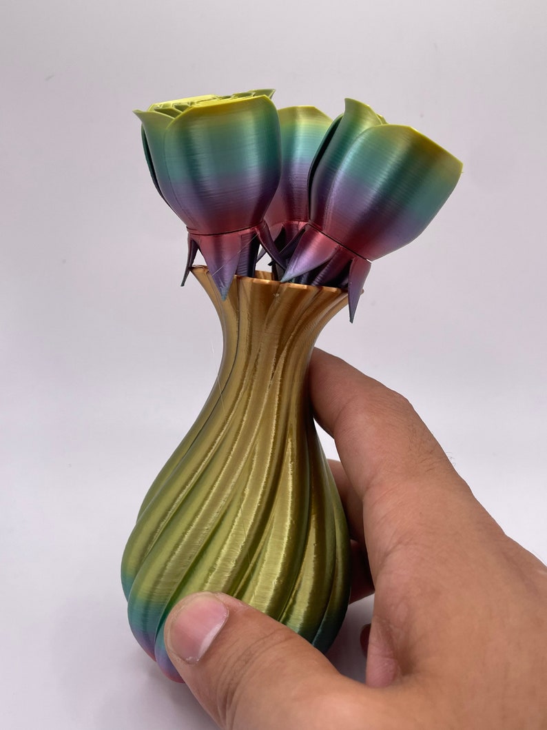 Twisty Vase With Roses 3D Printed - Etsy