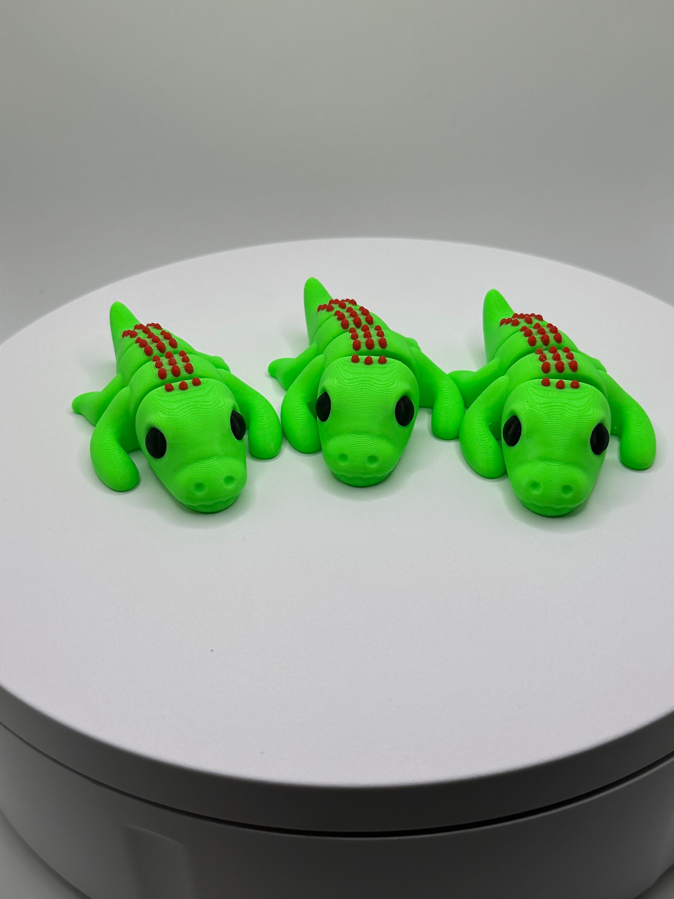 Tiny Crocodile Figurine 3D Printed, Optional Trash Can - Etsy