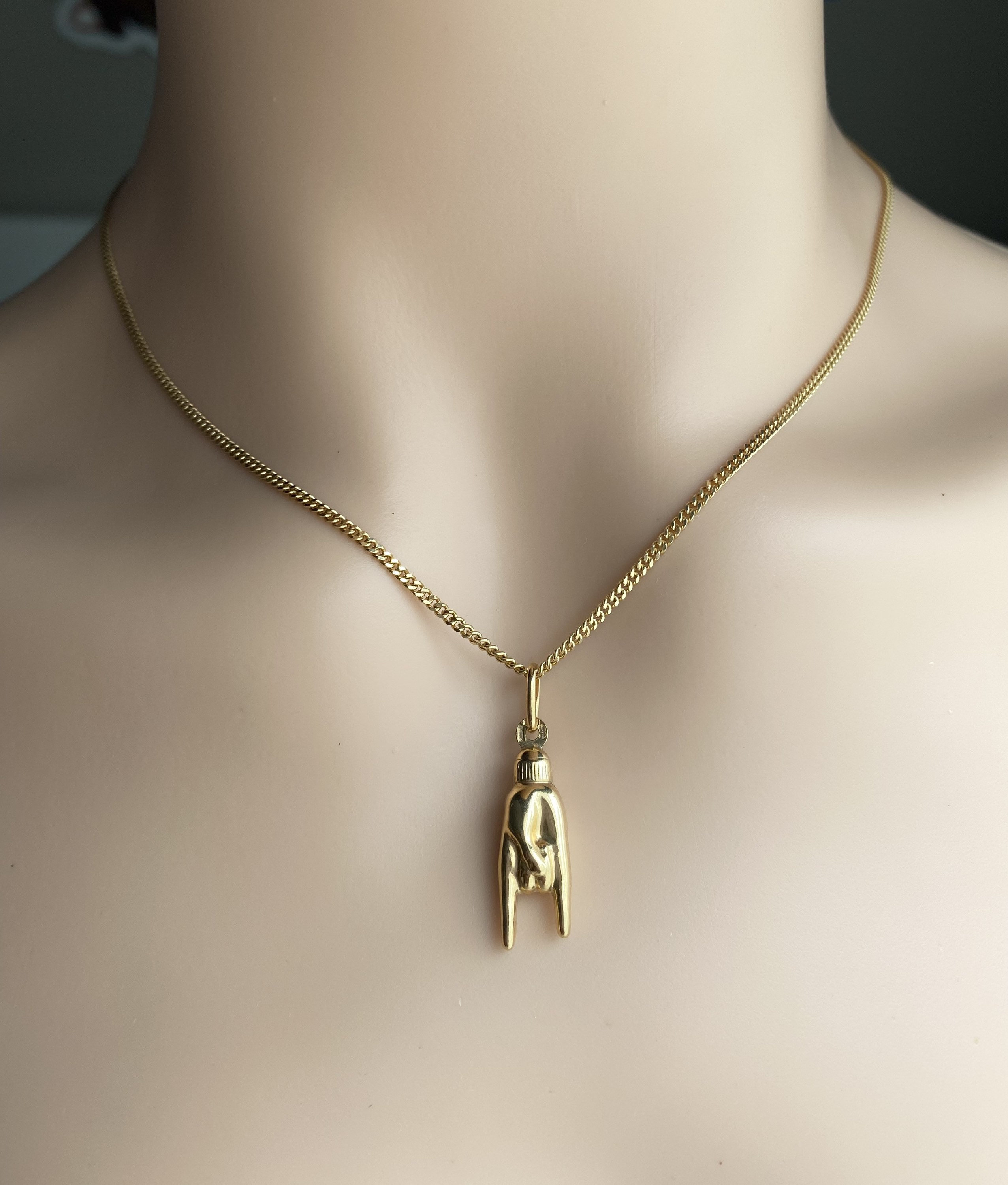 18K Good Luck Hand Pendant, 25mm, Solid Gold Luck Charm, Gold Mano ...