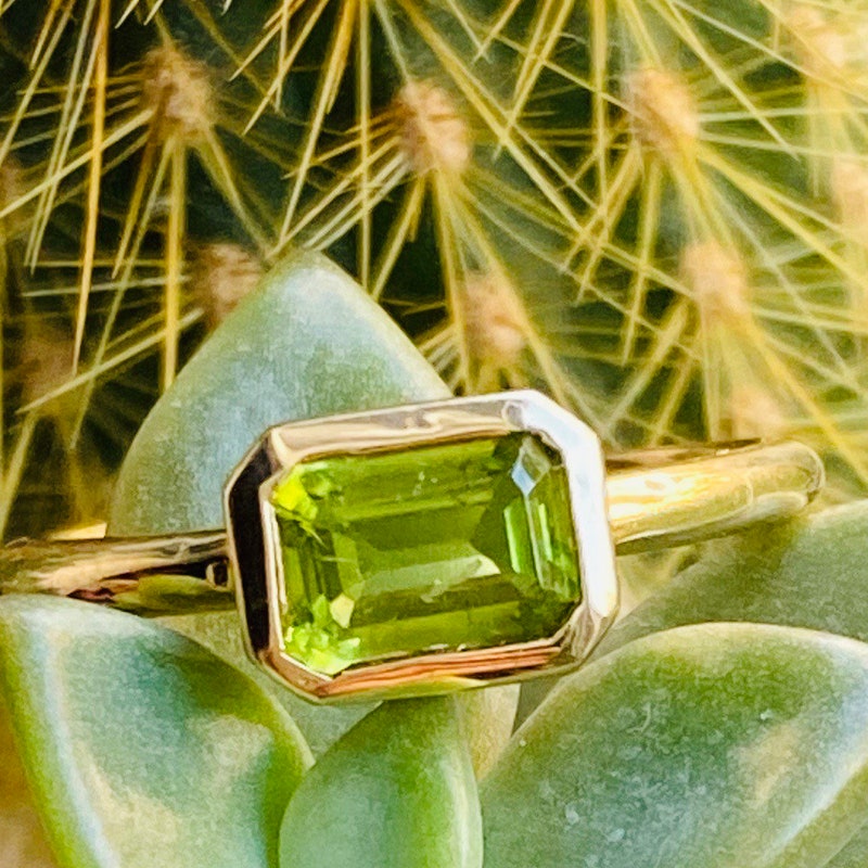 Gold Peridot Ring - Etsy