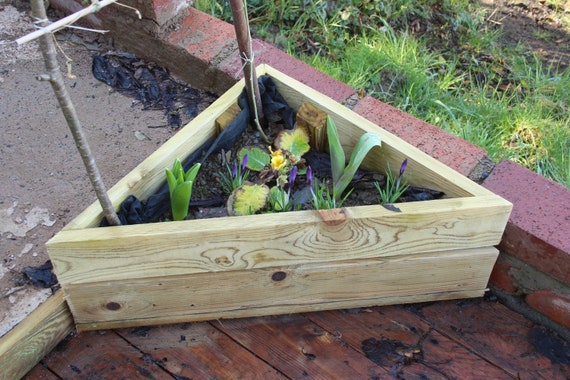 Planter Triangular Corner 60cm Wide from Hillsigns Made From - Etsy