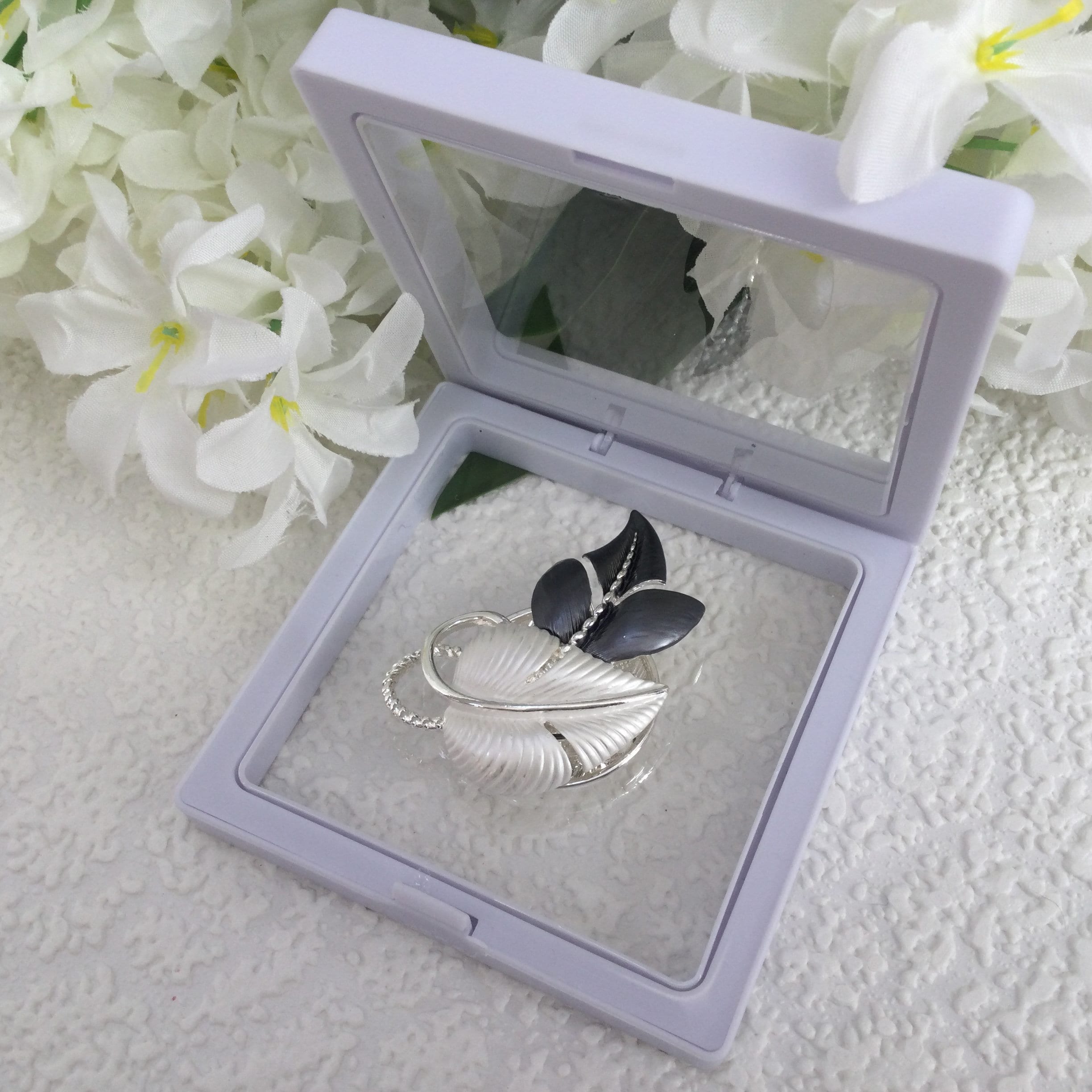 Stylish Multi Leaf Metal Magnetic Scarf Brooch for Scarves Wraps ...