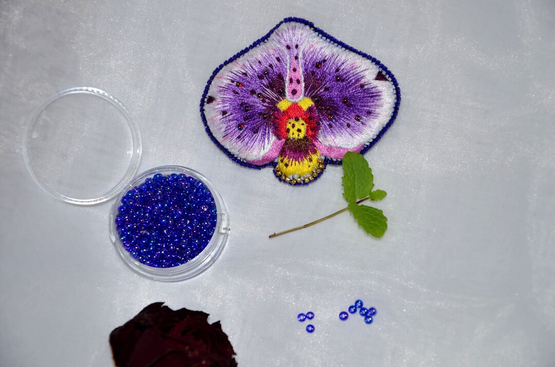 Orchidée broche brodée faite à la main - Etsy France