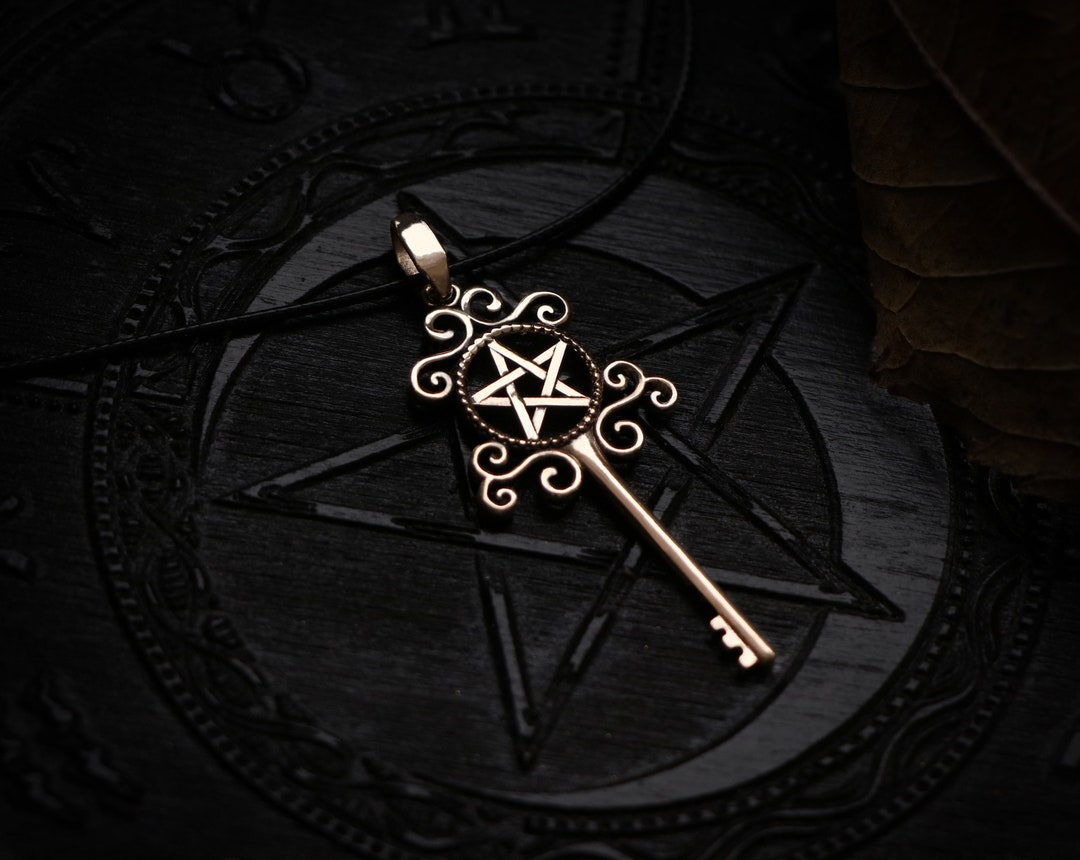 HECATE KEY Necklace With Pentagram or Hecate Key for ALTAR - Etsy