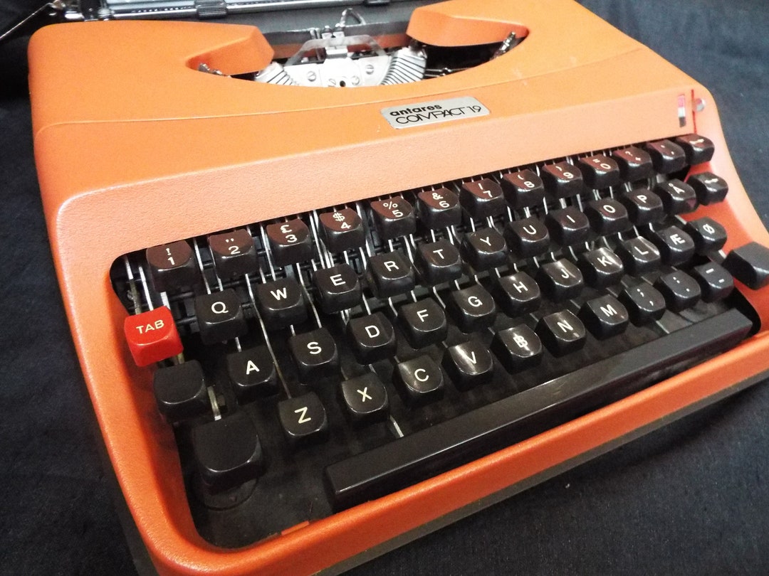 Vintage 1960s ANTARES Compact 19 Red Typewriter: QWERTY Keyboard ...