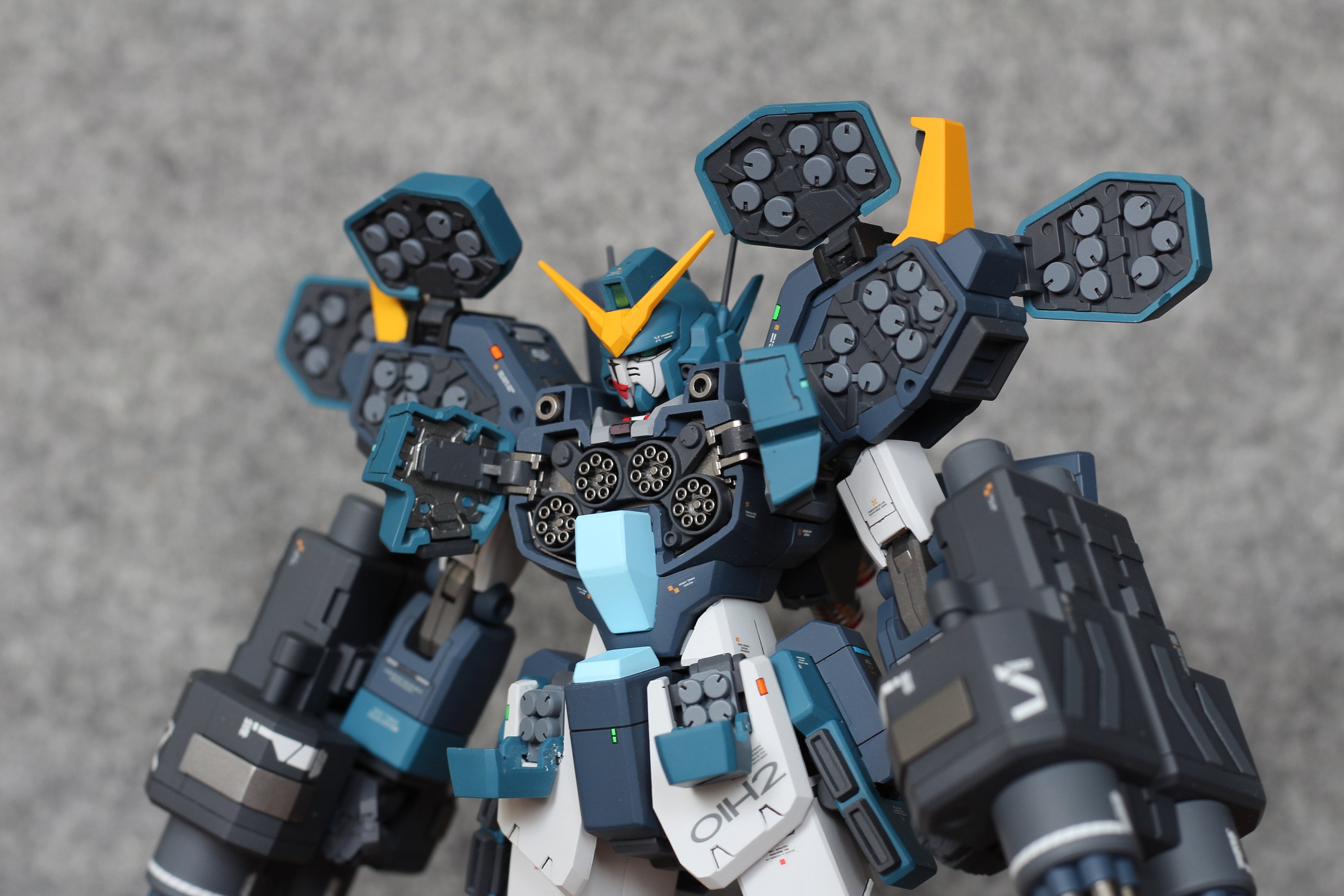 バンダイ MG 1/100 ガンダムヘビーアームズ改 EW 塗装済み完成品 バンダイ MG 1/100 ガンダムヘビーアームズ改 EW 塗装済み完成品
