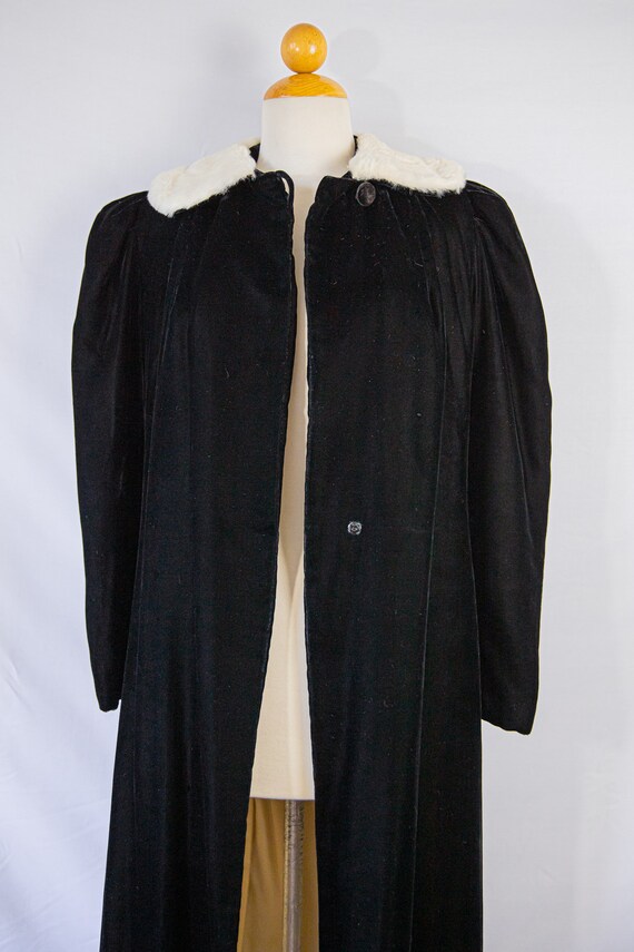 1930s silk velvet opera coat / vintage fur collar / e… - Gem