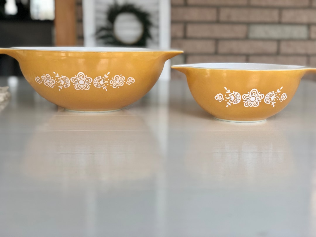 Vintage Pyrex Bowls (set of 2) - Etsy