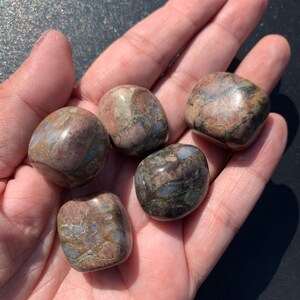 Que Sera Tumble Stone - Etsy