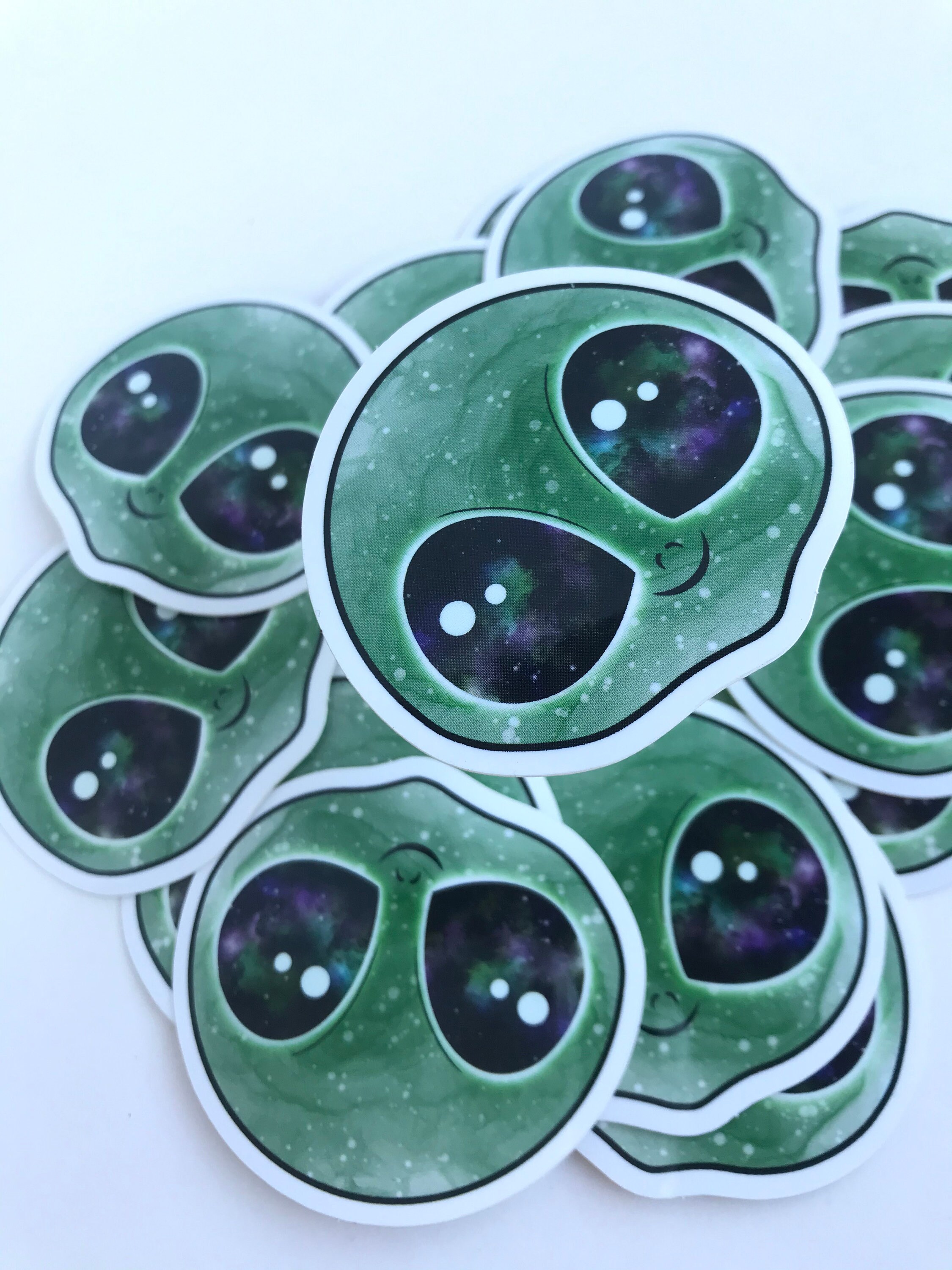 Cute Green Alien Sticker / Vinyl Alien / Water bottle Sticker | Etsy