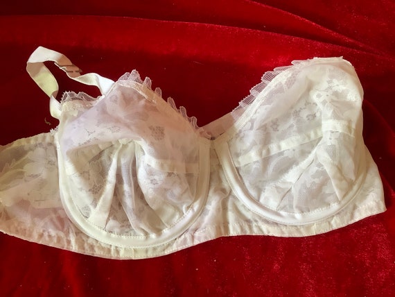 Vintage Simone Perele French lace bra - Gem