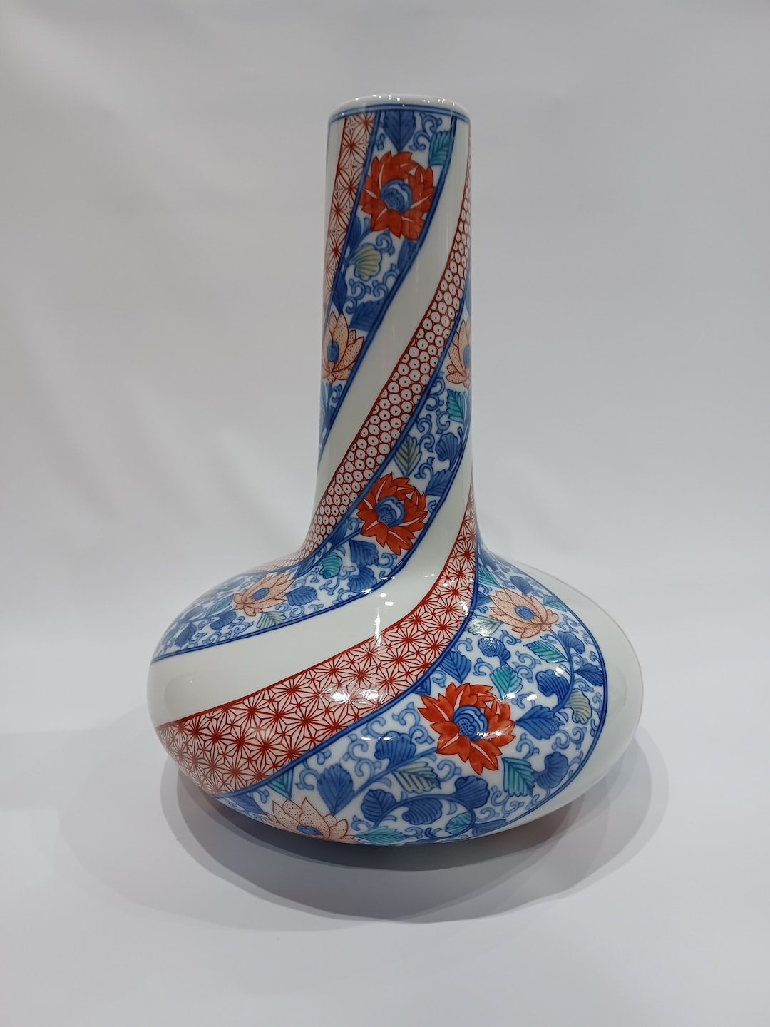 Japanese Color Nabeshima Vase｜nabeshima Oniwa Ware by Koshun Ichikawa ...