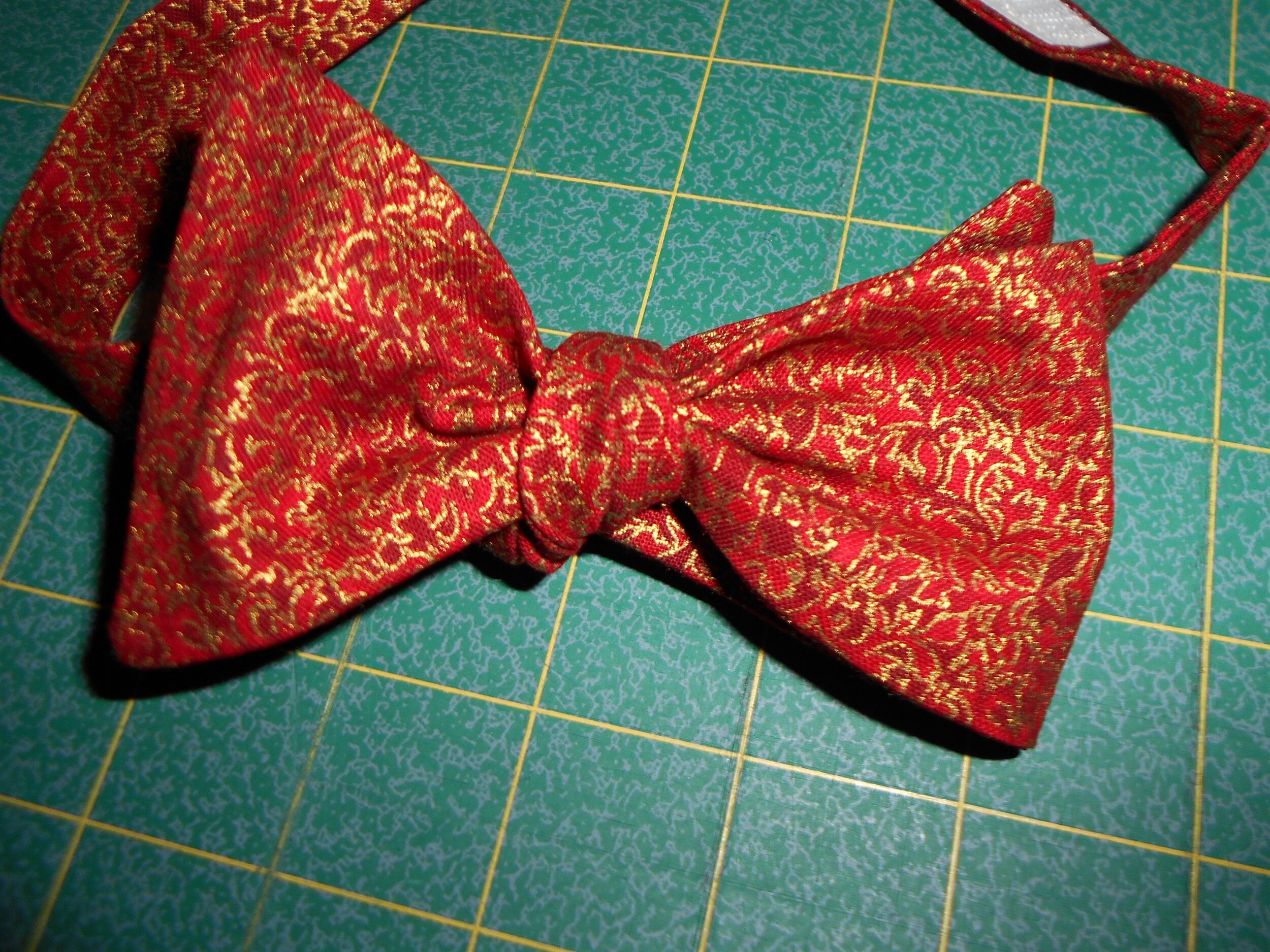 Crimson Red/gold Metallic Mini Scroll Self Tie Bow Tie & Pocket Square ...