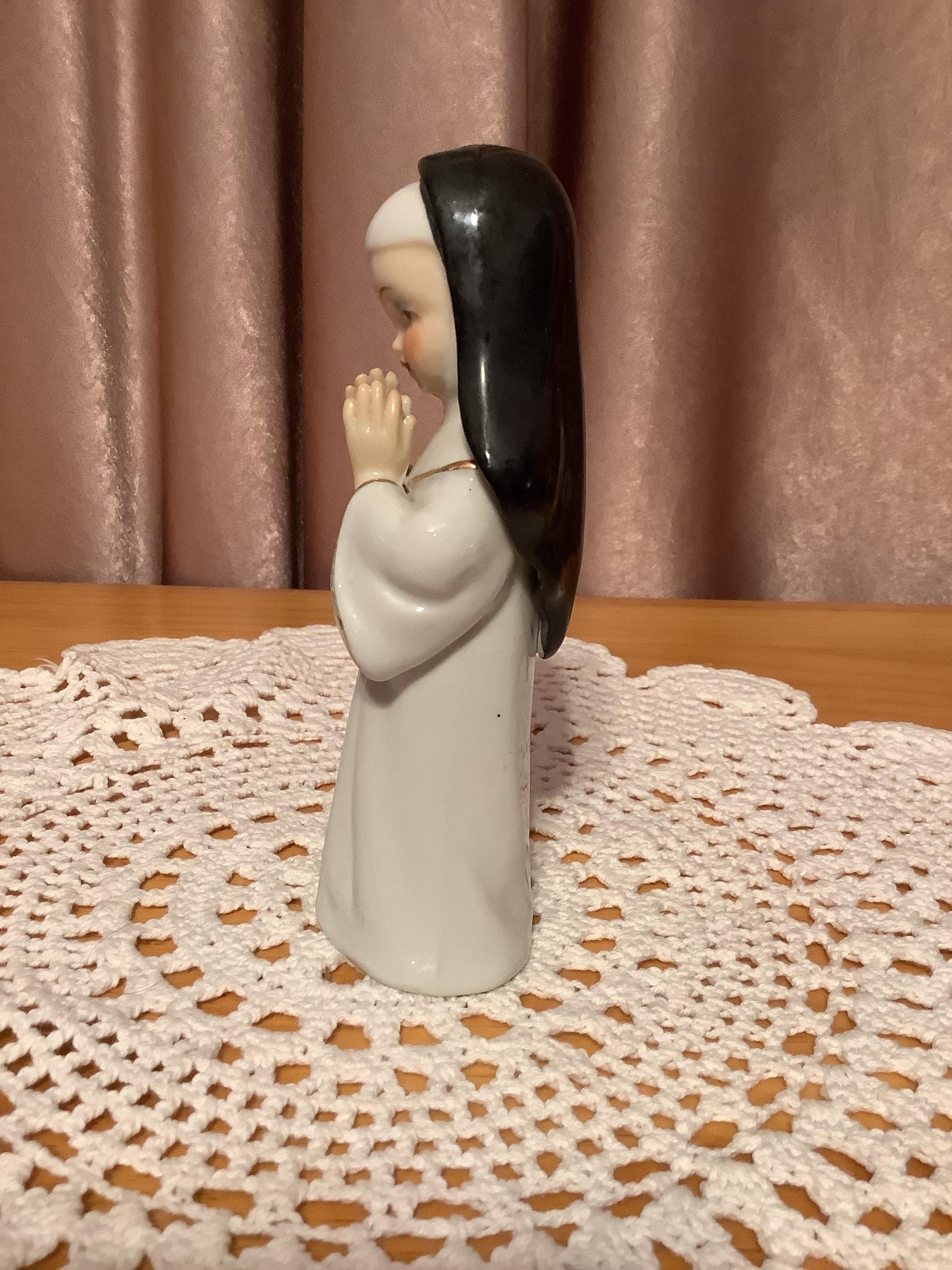 1956 Porcelain Nun Figurine With White Robe and Black Hood Marked L & M ...