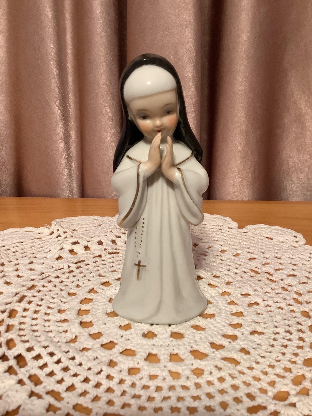 1956 Porcelain Nun Figurine With White Robe and Black Hood Marked L & M ...