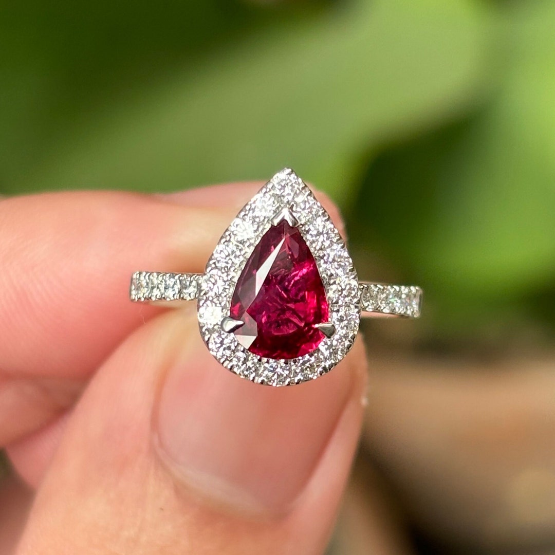 Natural Thai Ruby 1.30 Carat Surrounded by 0.59 Carat Diamonds on 18k ...