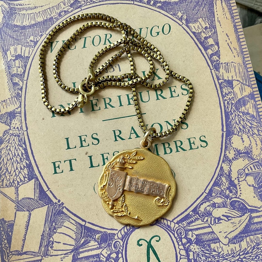 Thisbe - Pendant Necklace Vintage Rose Gold Filled Circle Medal ...