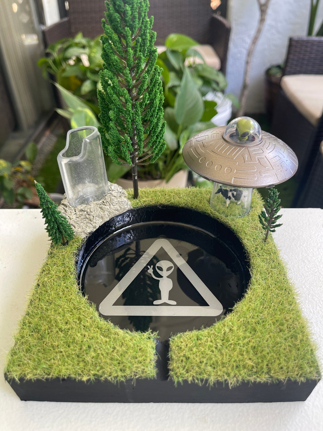 Rare UFO Alien Cow Abduction 3D Ashtray With Special Effects & Lighter ...