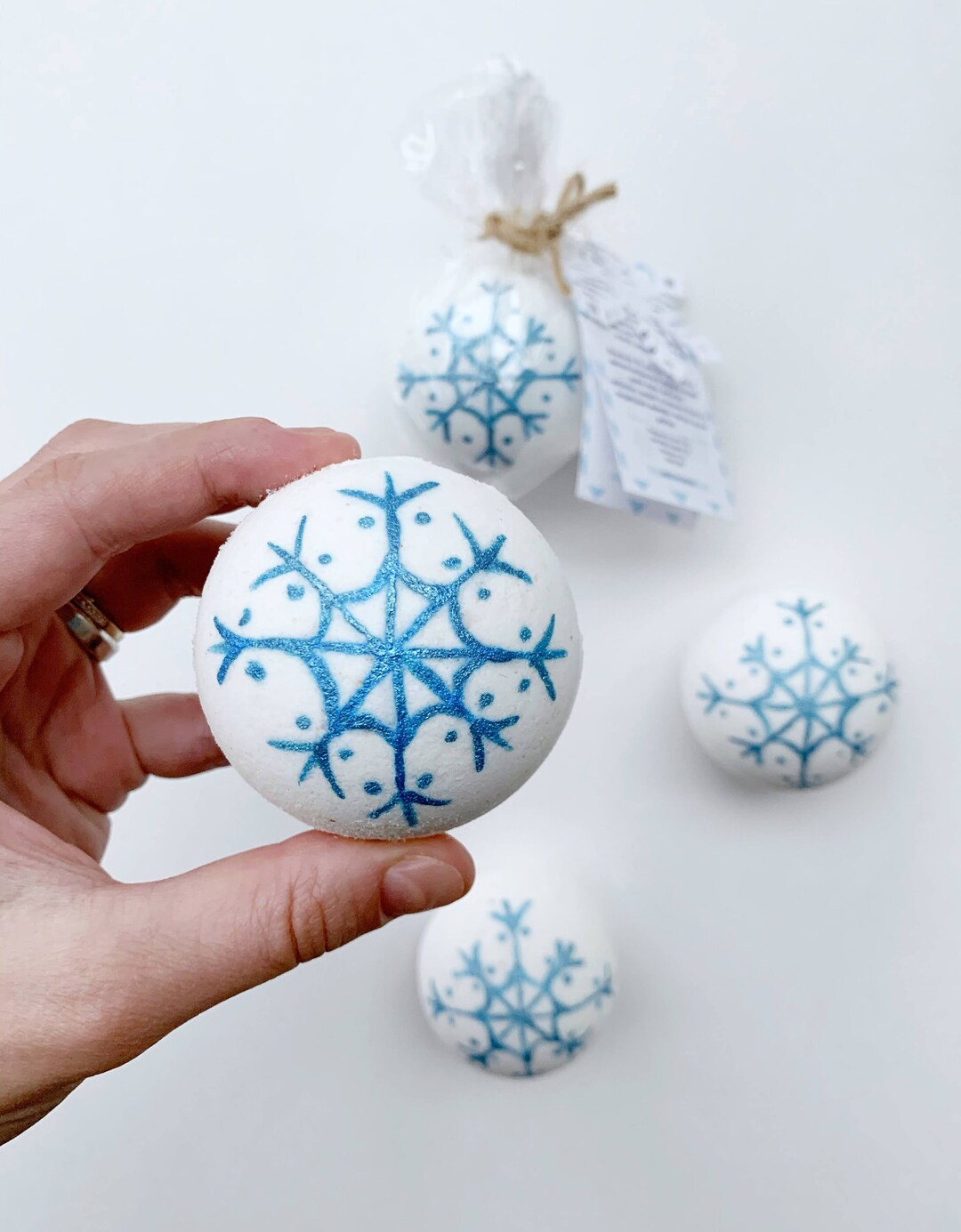 Snowflake Bath Bomb. Bath Bombs, Bath Fizzer, Christmas Gift, Winter ...