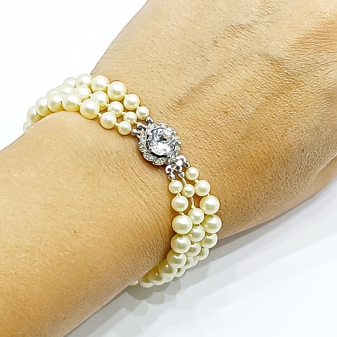TRIFARI Vintage 1950s Bracelet Three Strand Creamy Faux Glass Rearls ...