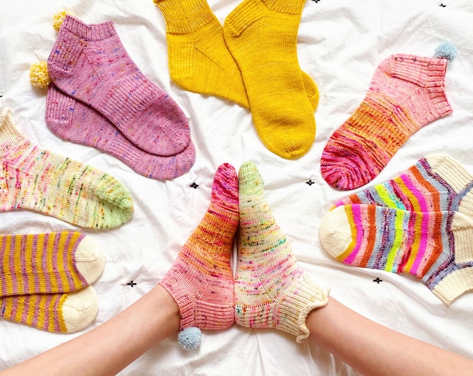 Easy Colorwork Socks Pattern ~ the Little Boxes Socks - Etsy Canada