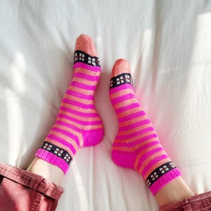 Folk Flower Socks ~ Easy, Beginner Sock Knitting Pattern, Easy ...