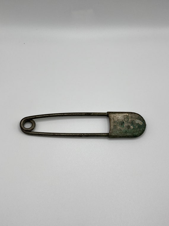 Vintage large safety pin - Gem
