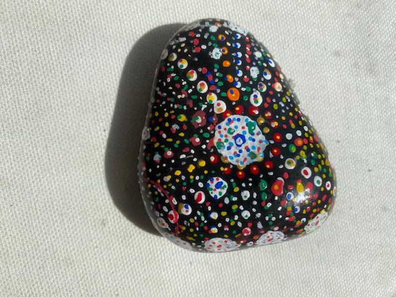 Dot Painted Design Pebble Stone/indigenous Art Design/aboriginal Style ...