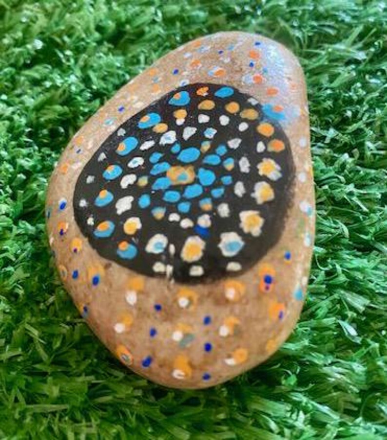 Dot Painted Design Pebble Stone/indigenous Art Design/aboriginal Style ...
