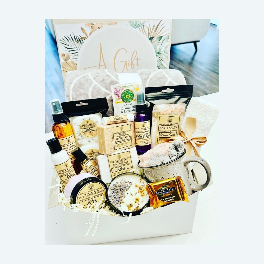 Hygge Gift Large Spa Gift Basket Luxurious Bath Essentials Set for ...