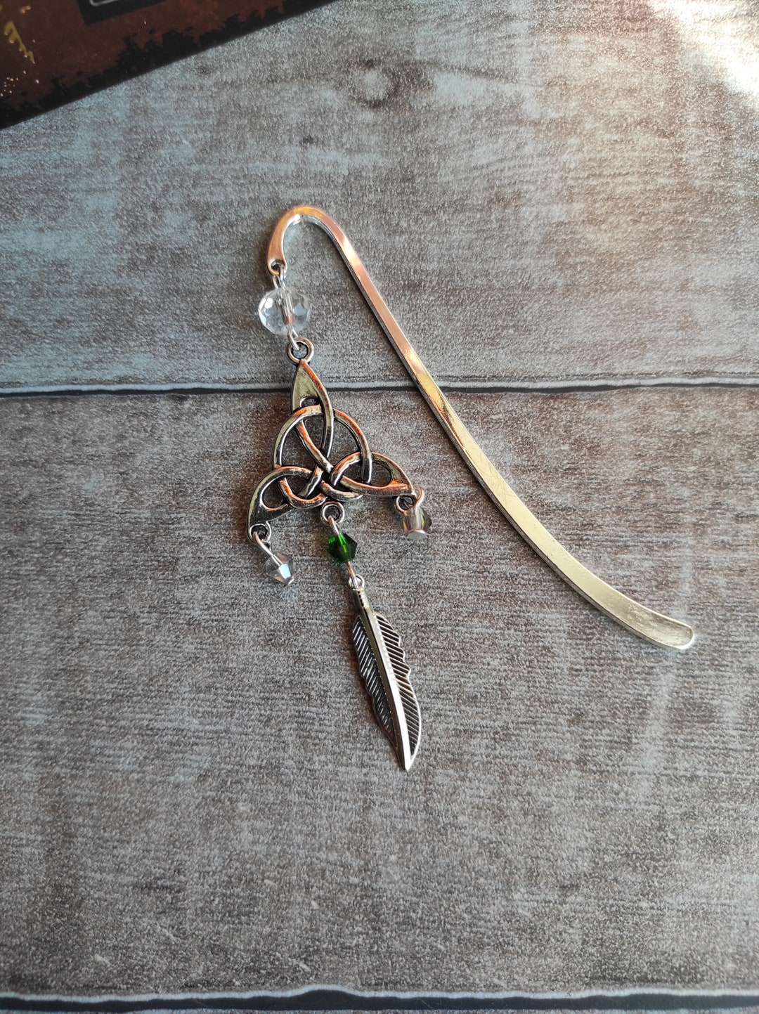 Bookmark Inspiration Charmed, Tv Series, Witch, Triquetra and Feather ...