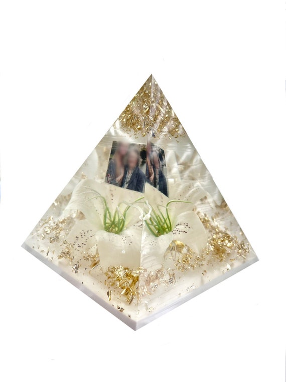 White and Gold Lily Floral Bespoke Pyramid Design With - Etsy